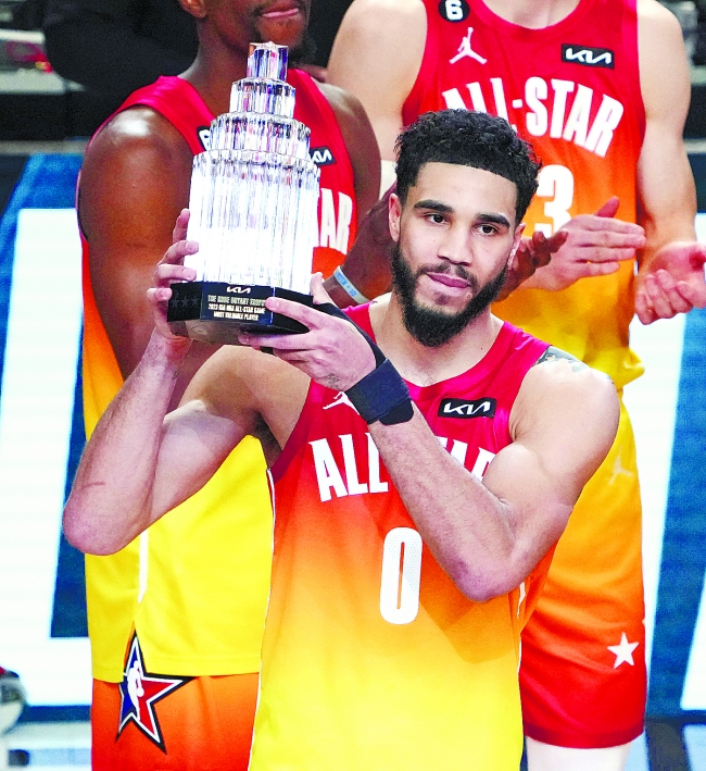 字母哥隊破大帝隊 | 澳門日報 | 今日時事 | CyberCTM澳門No.1人氣社區